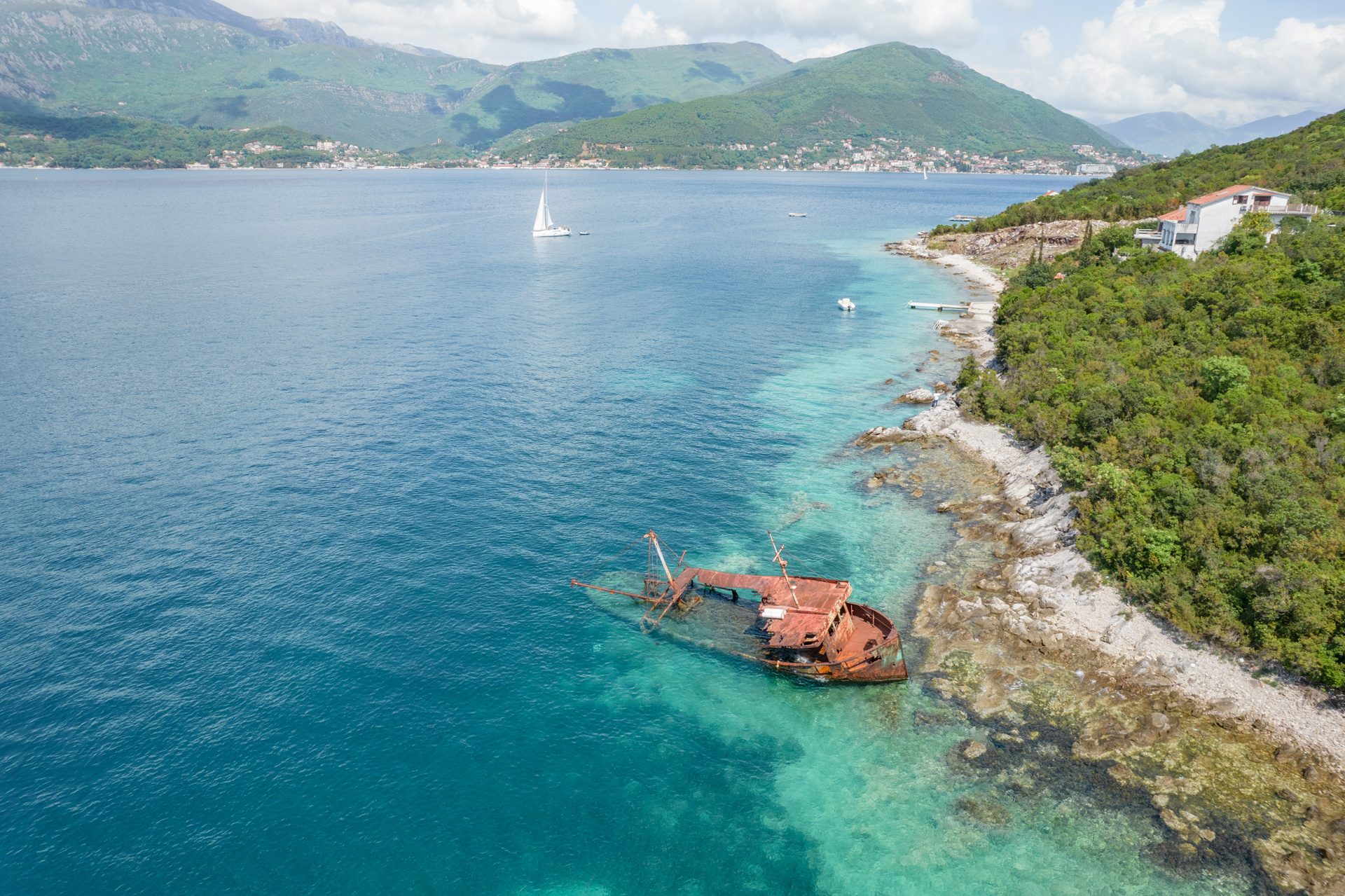 Poluostrvo Luštica, Crna Gora – Priroda, Plaže i Tvrđave