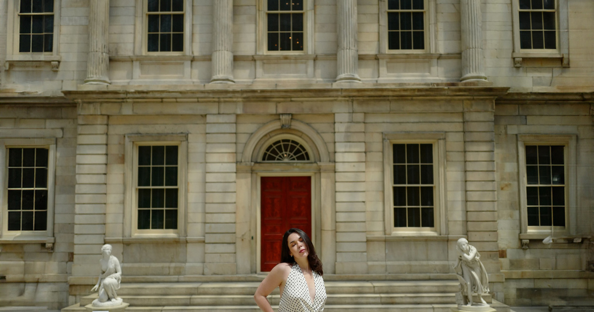 Engagement Photoshoot at the Metropolitan Museum of Art | Pros and Con