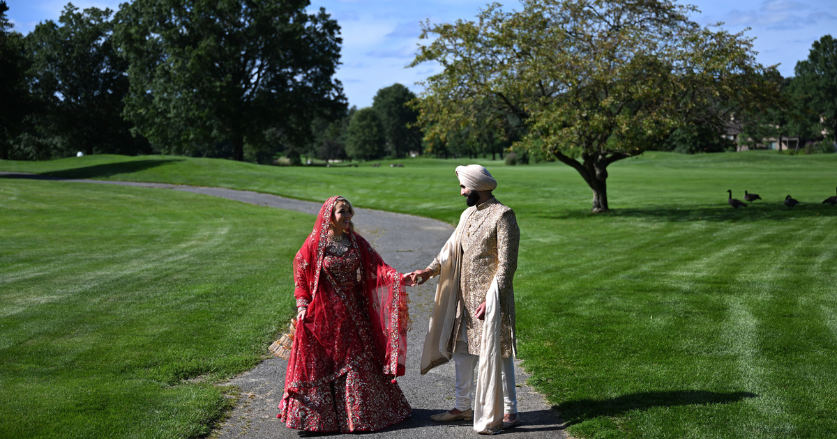 Ramneet and Brittany Sikh ceremony at the Brooklake Country Club