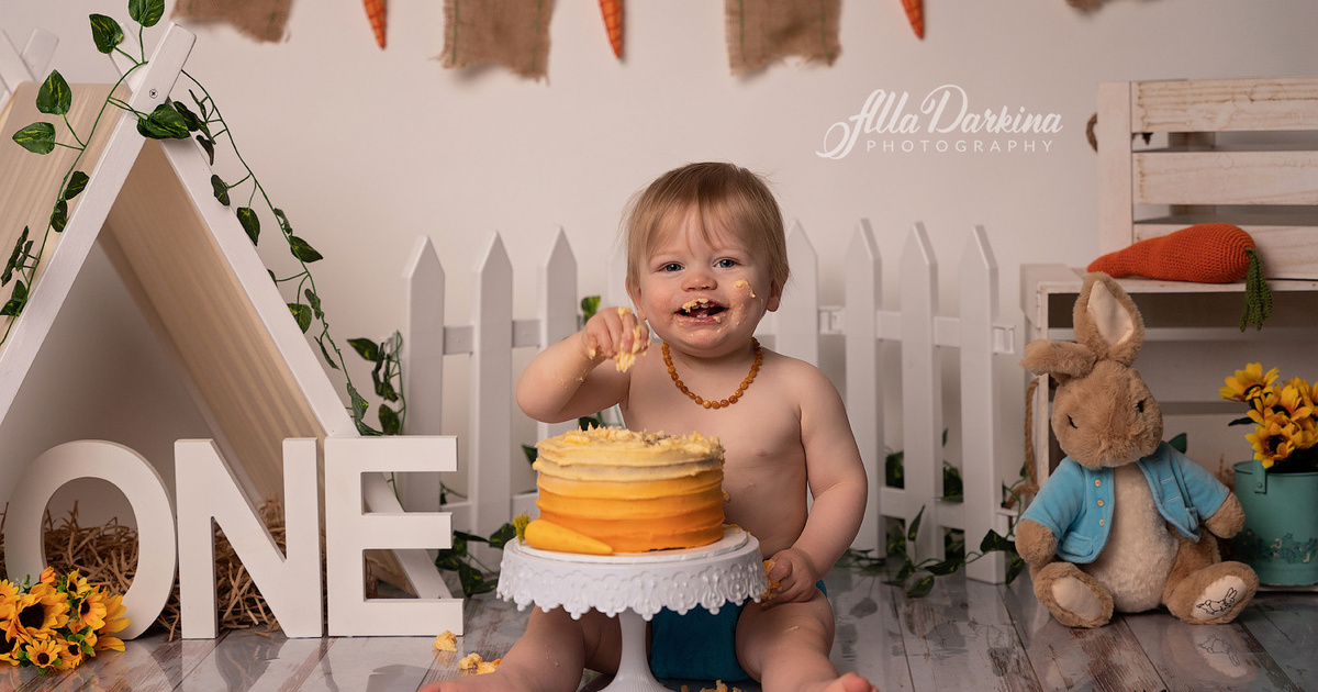 Peter rabbit cake smash for Lenny. Newborn and family photographer ...