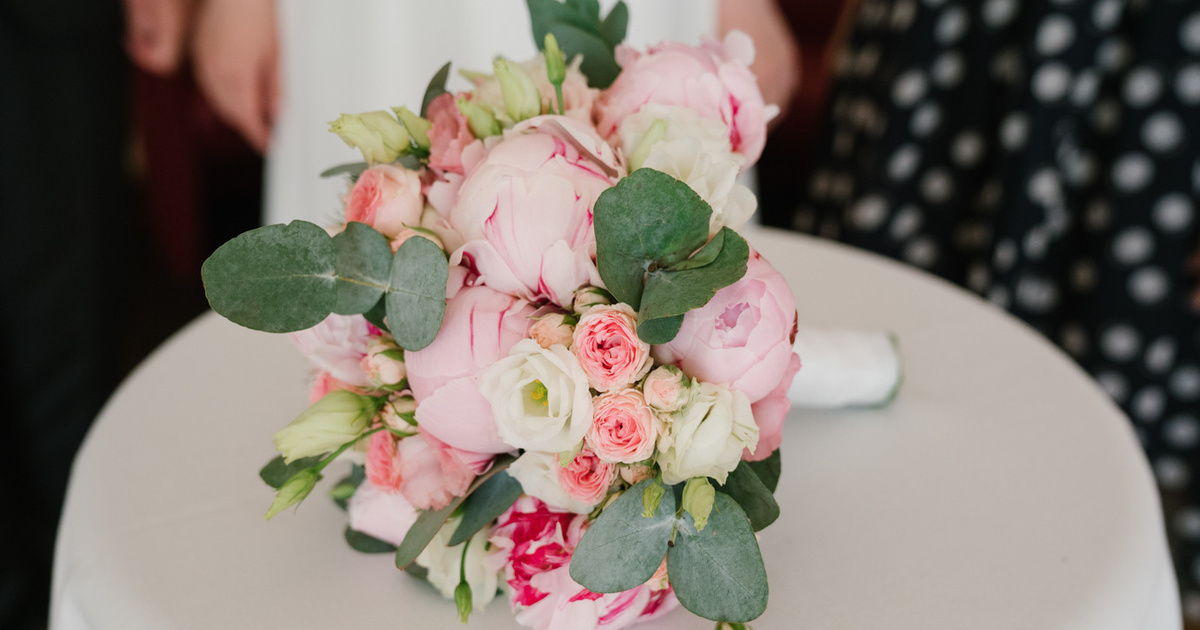 Wedding photographer in Munich in Standesamt Schloss Suresnes. Inna ...