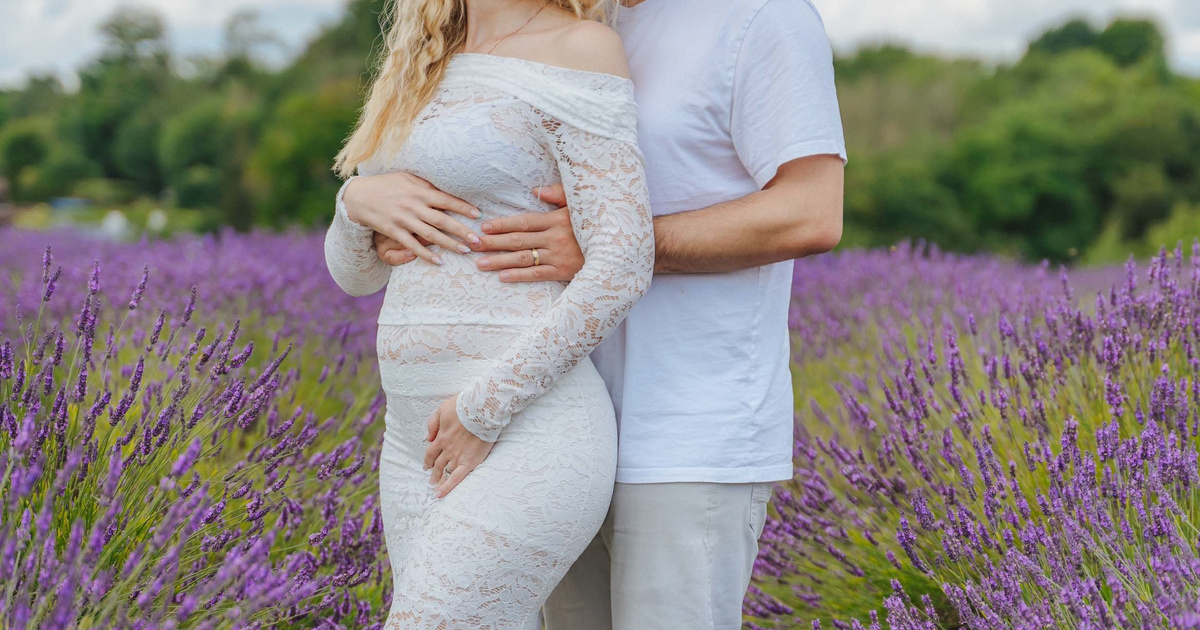 Zarina’s pregnancy photoshoot at the lavender farm. Photographer in ...