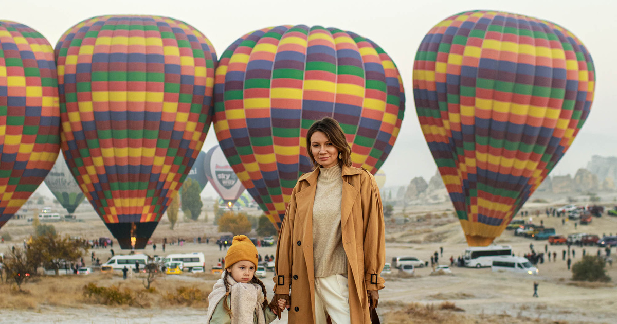 Family Photoshoot with Hot Air Balloons in Cappadocia. Cappadocia ...