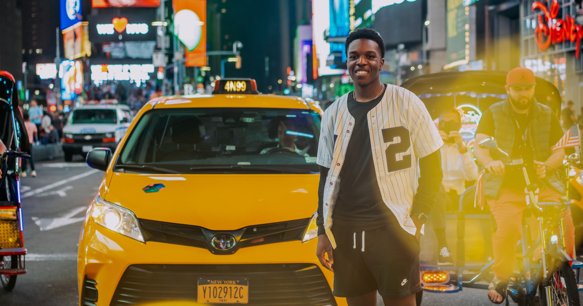 Times Square. Portrait and wedding photographer in New York