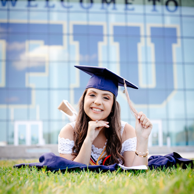 Graduation. Portrait and graduation photographer in Miami Marina Simanava