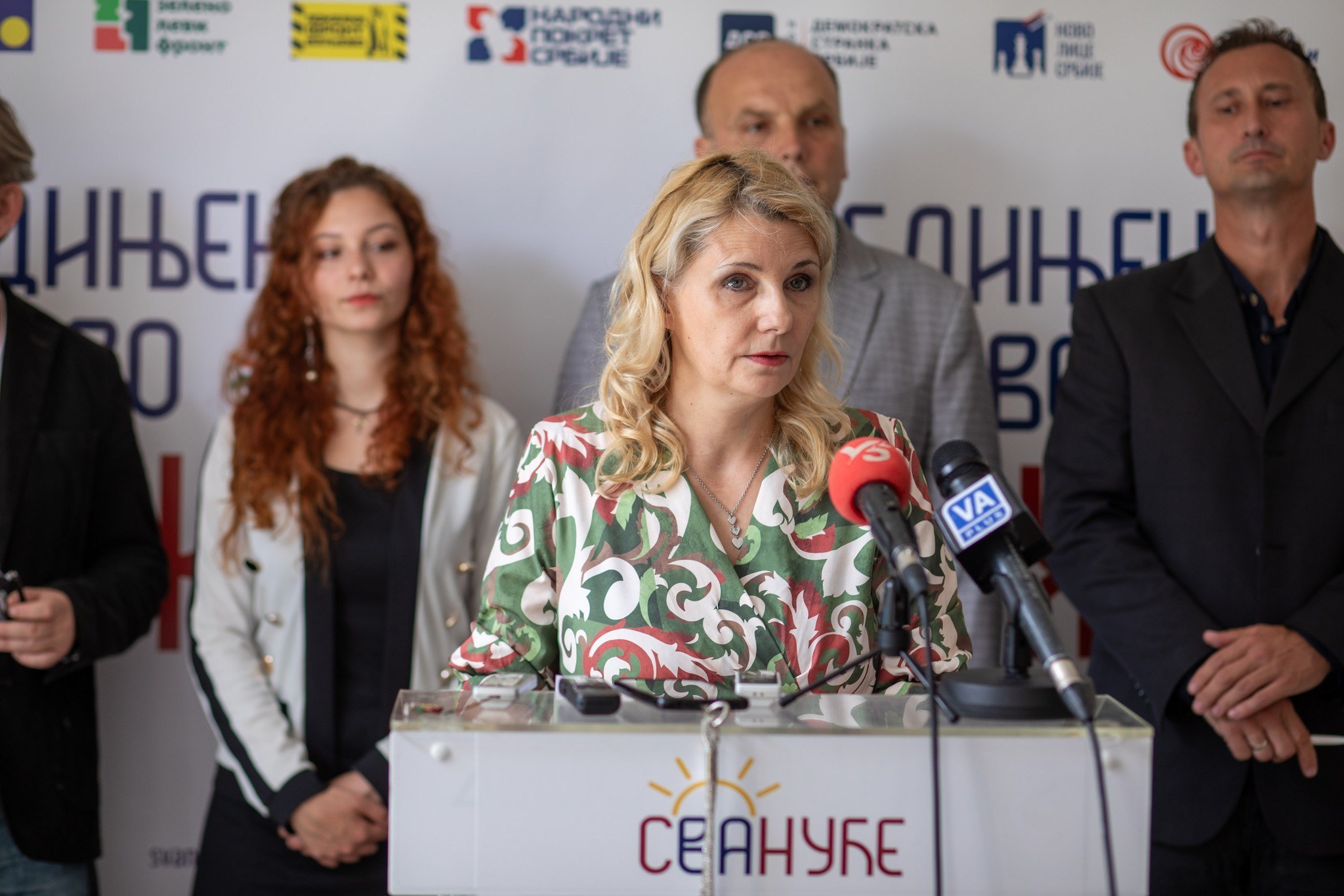ТРАЖИМО ХИТНУ СМЕНУ В Д ДИРЕКТОРА ЗДРАВСТВЕНОГ ЦЕНТРА ВАЉЕВО