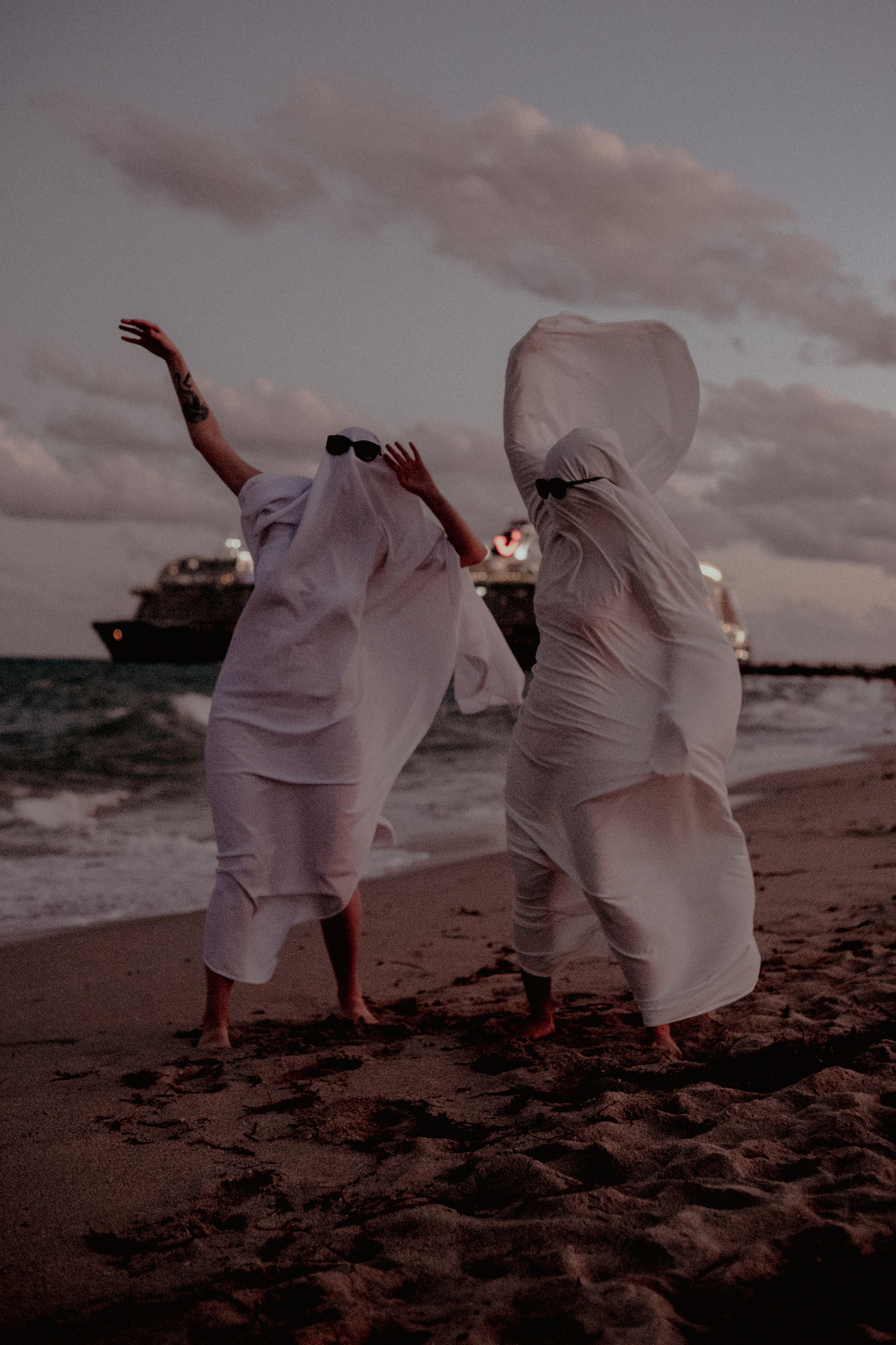 Miami Beach Ghost Photoshoot. Portrait and graduation photographer ...
