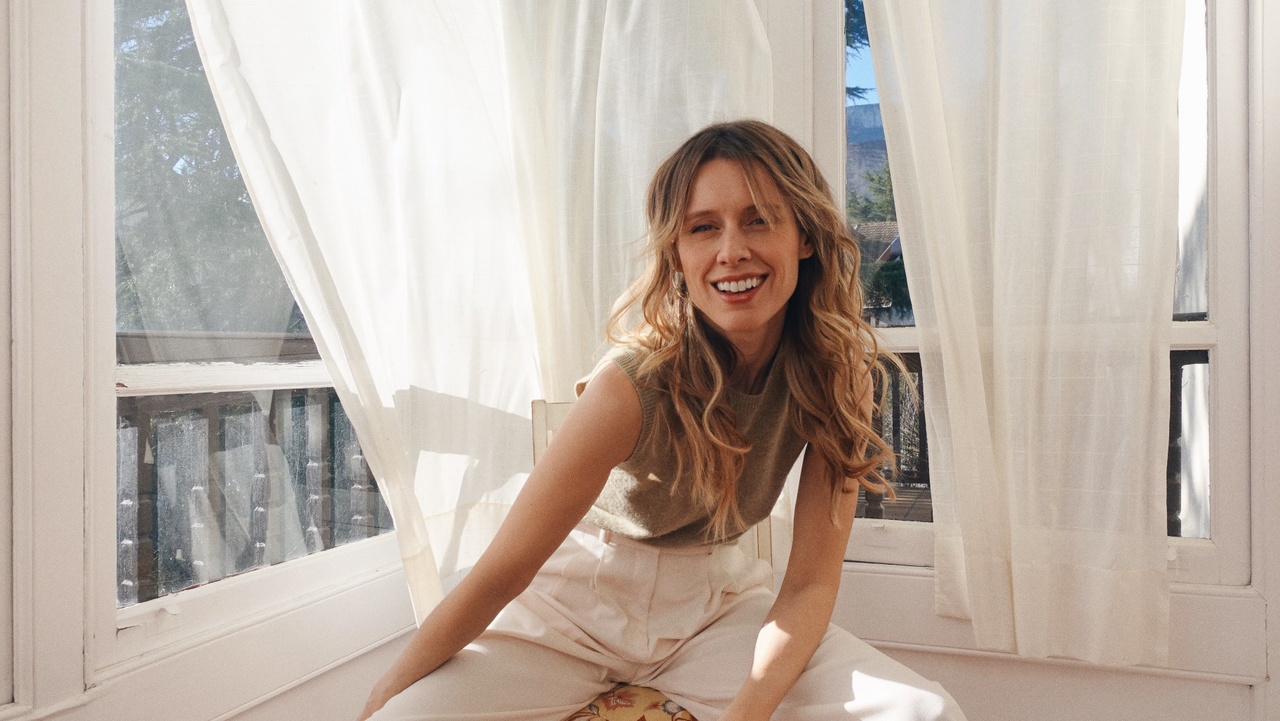 Manuela Vellés Returns to Music: New Single Ocupo espacio Marks a ...