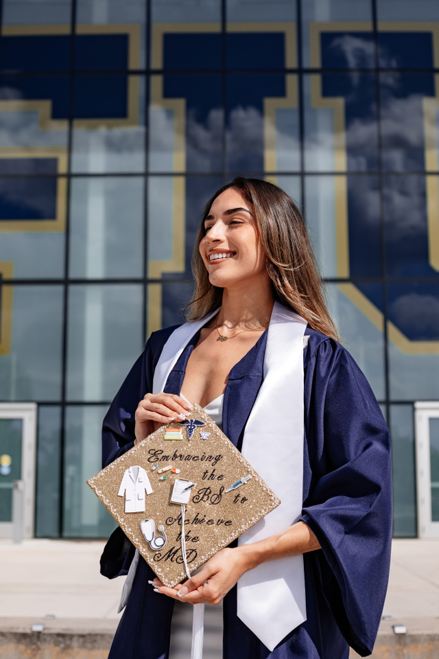 Decorating your graduation cap: do’s and don’ts. Portrait and ...